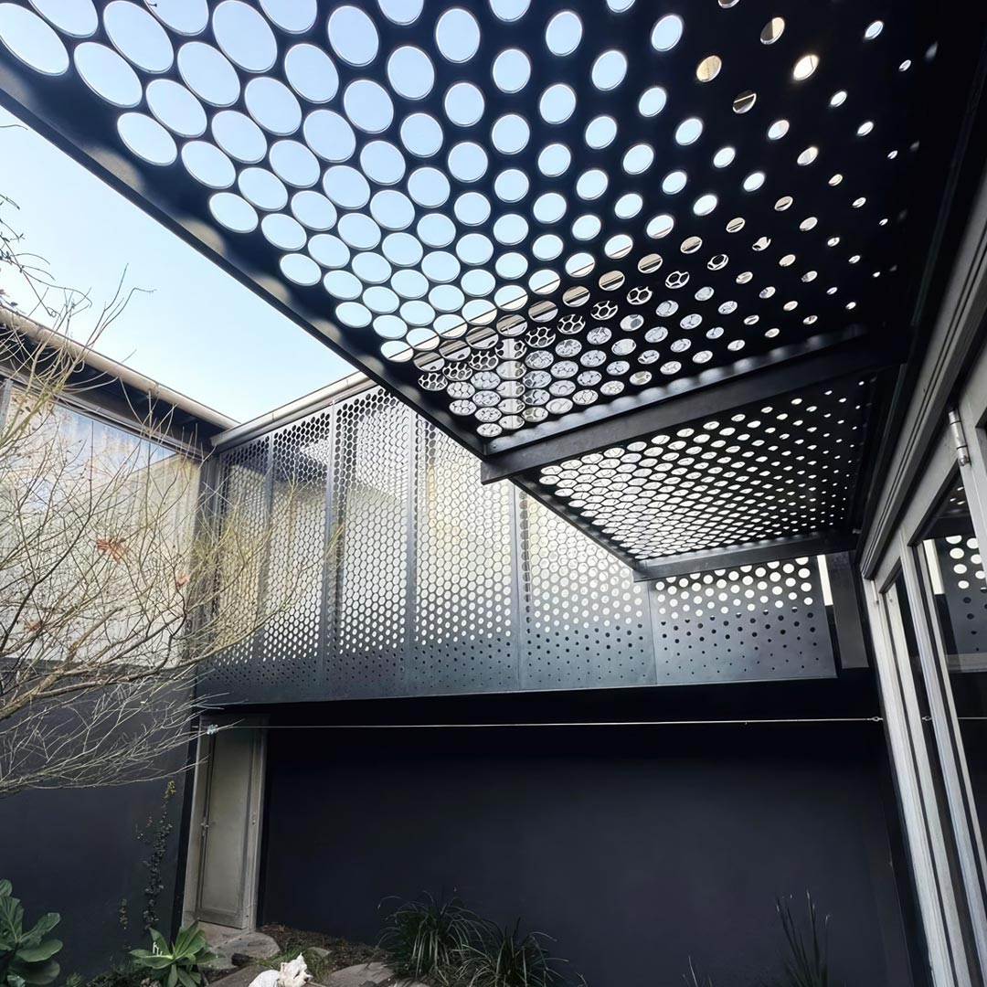 Celosías metálicas para exterior. CELOSÍA METÁLICA